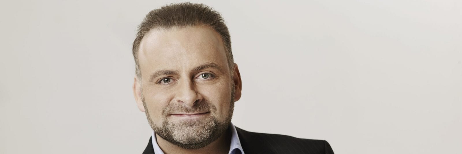 Book Jesper Lundgaard på tlf: 70 27 03 07 | Showbizz Danmark