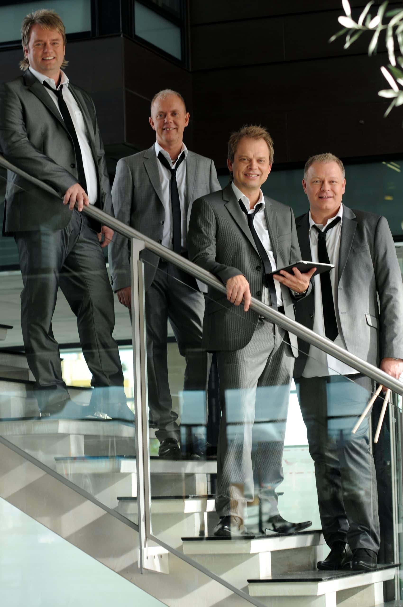 Book Kandis på tlf: 70 27 03 07 | Showbizz Danmark