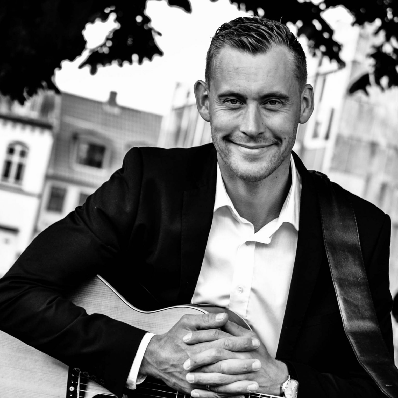 Book Lars Sørensen | Tlf: 70 27 03 07 | Showbizz Danmark