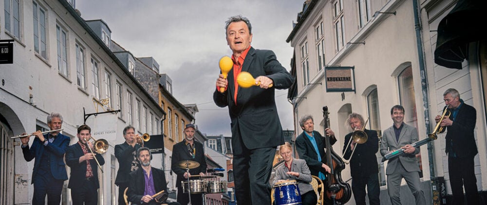 Book SONGORO CONSONGORO | Ring tlf: 70 27 03 07 | Showbizz