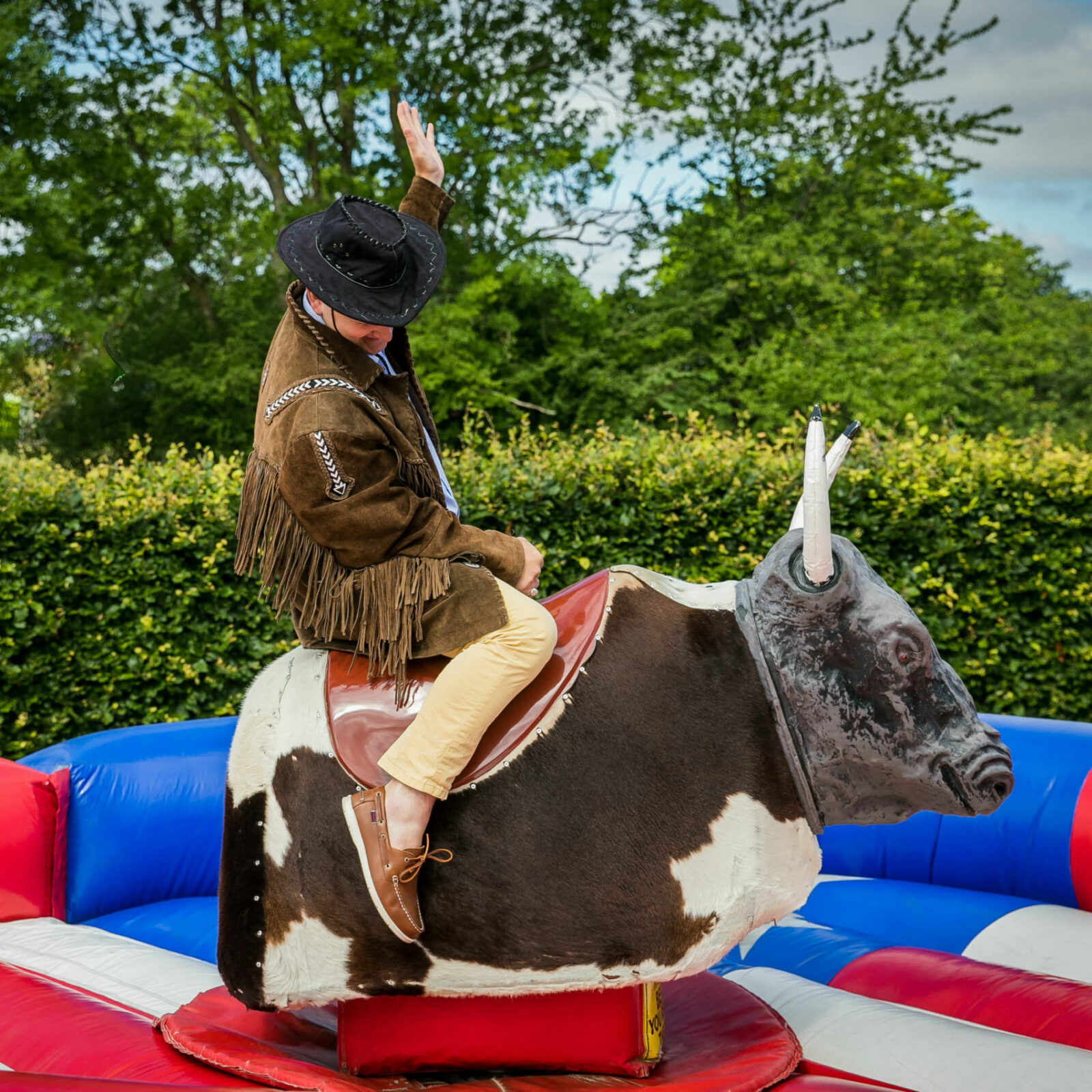 Lej legeland, hoppeborg, rodeotyr og lignende | 70 27 03 07