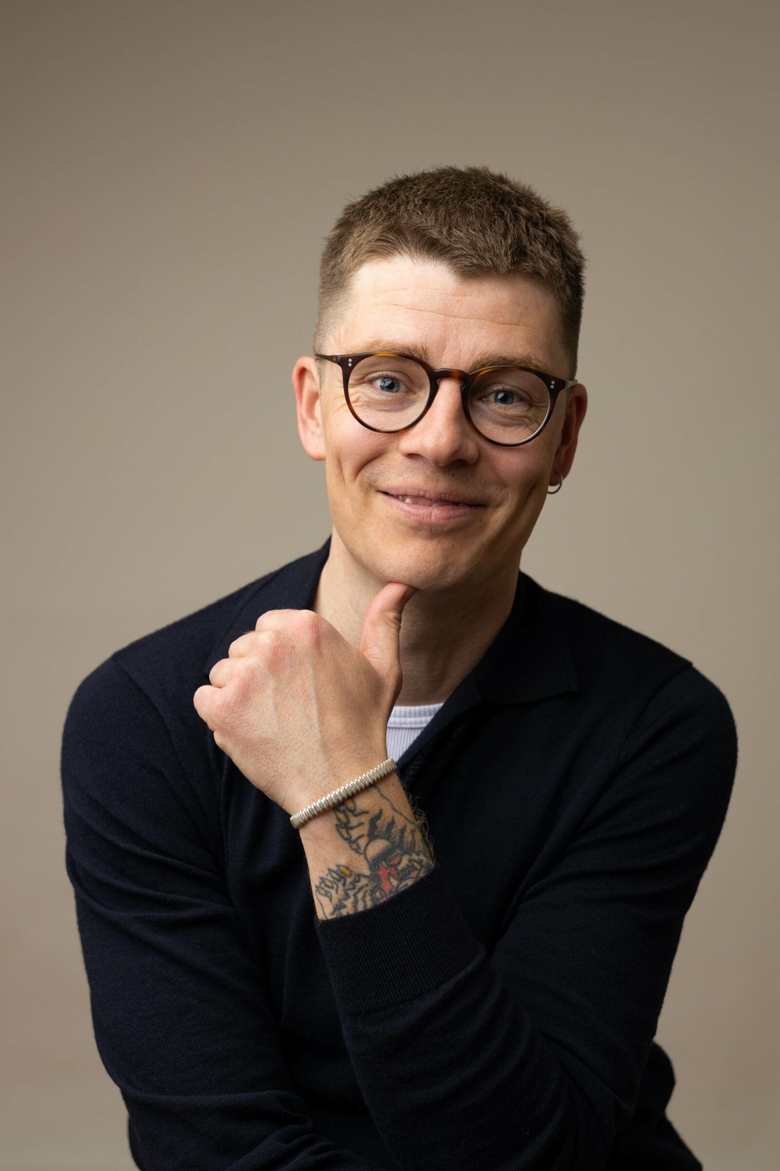 Book Esben Kronborg på tlf: 70 27 03 07 | Showbizz Danmark