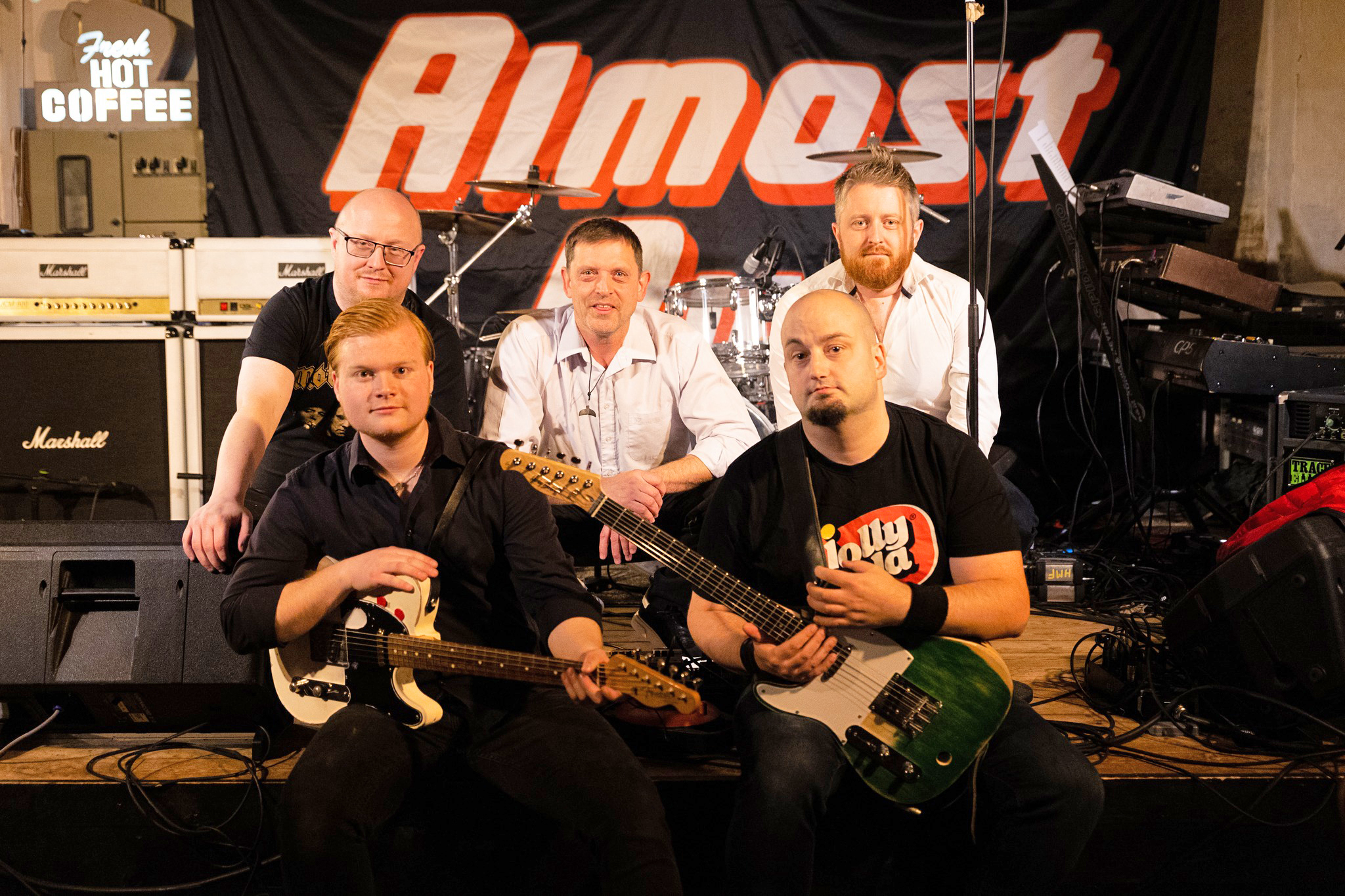 Book Almost Quo på tlf: 70 27 03 07 | Showbizz Danmark