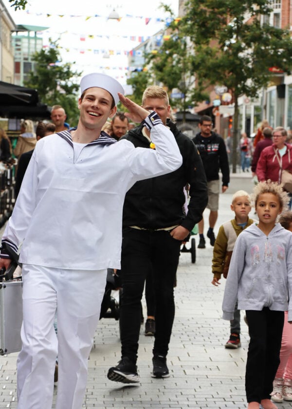 Book Mikkel Matros på tlf: 70 27 03 07 | Showbizz Danmark