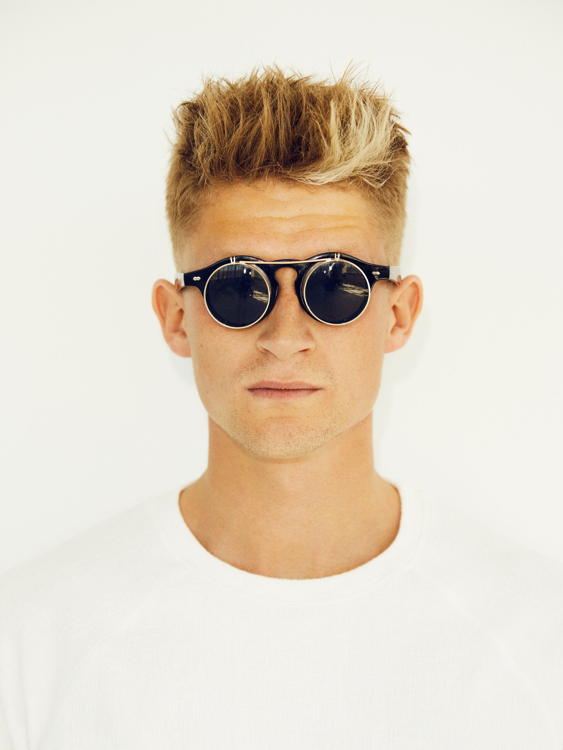 Book BRO på tlf: 70 27 03 07 | Showbizz Danmark