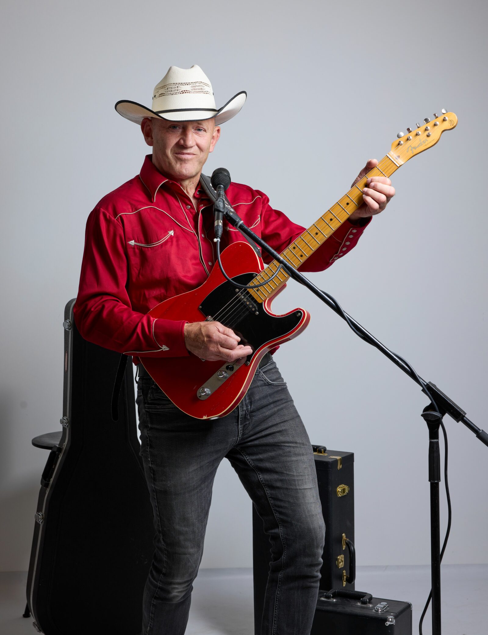 Book A. Jay på tlf: 70 27 03 07 | Showbizz Danmark