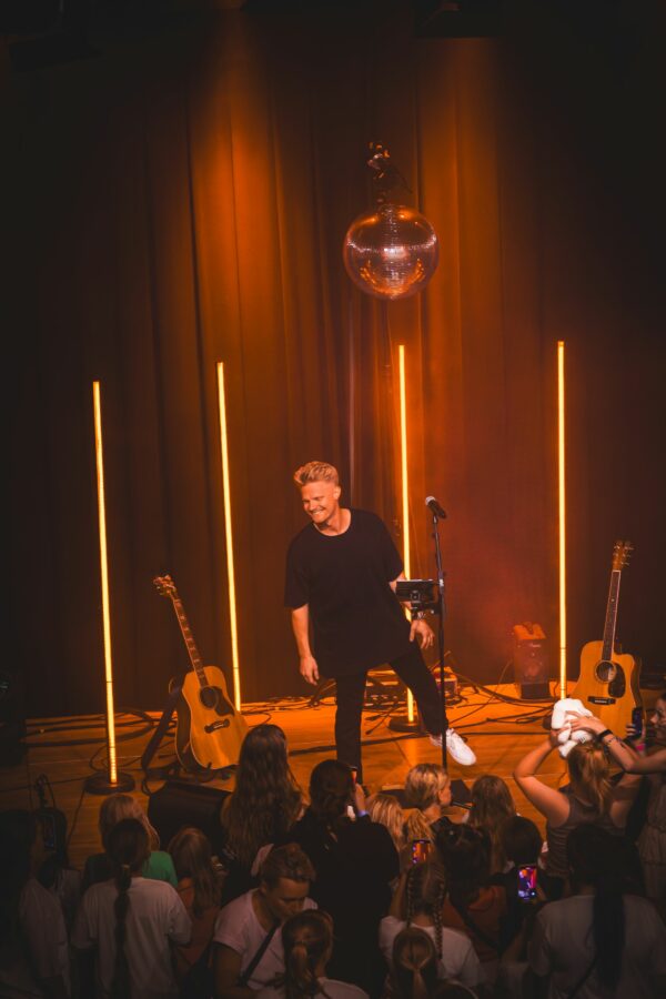 Book Michael Hausted på tlf: 70 27 03 07 | Showbizz Danmark