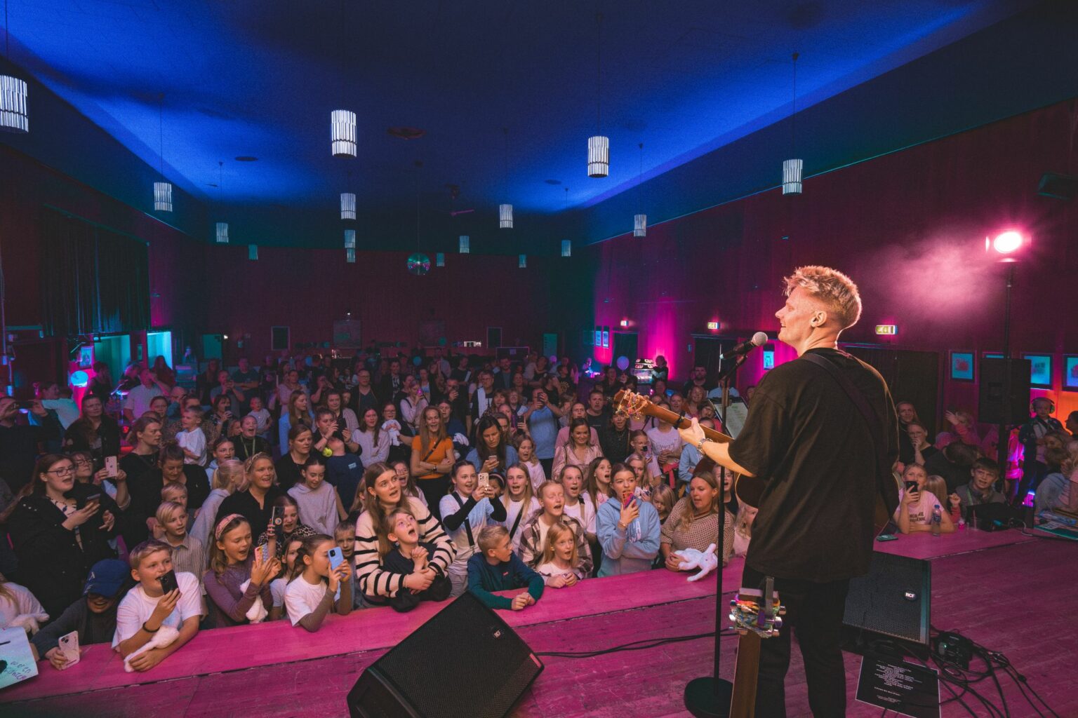 Book Michael Hausted på tlf: 70 27 03 07 | Showbizz Danmark