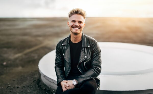 Book Michael Hausted på tlf: 70 27 03 07 | Showbizz Danmark