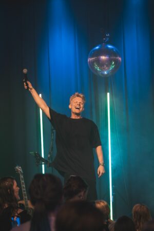 Book Michael Hausted på tlf: 70 27 03 07 | Showbizz Danmark